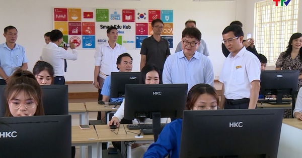 Khai trương Không gian giáo dục số “Smart Edu Hub”