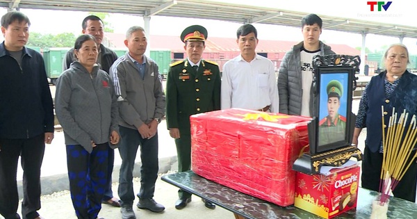 Đón hài cốt liệt sĩ Lê Đức Nam