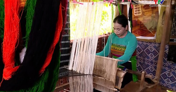 Khôi phục nghề dệt nơi bản Thái Piềng Pheo