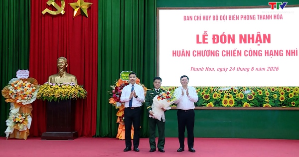 Trao tặng huân chương chiến công hạng Nhì cho Chỉ huy trưởng Bộ đội ...