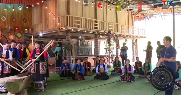 Phát triển du lịch gắn với gìn giữ bản sắc văn hóa